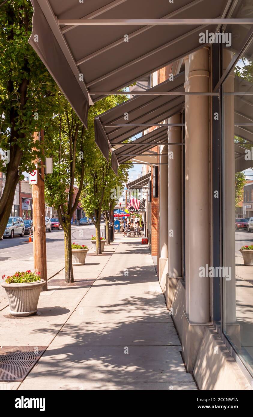 The sidewalk on Walnut Street with people eating at a cafe in the ...