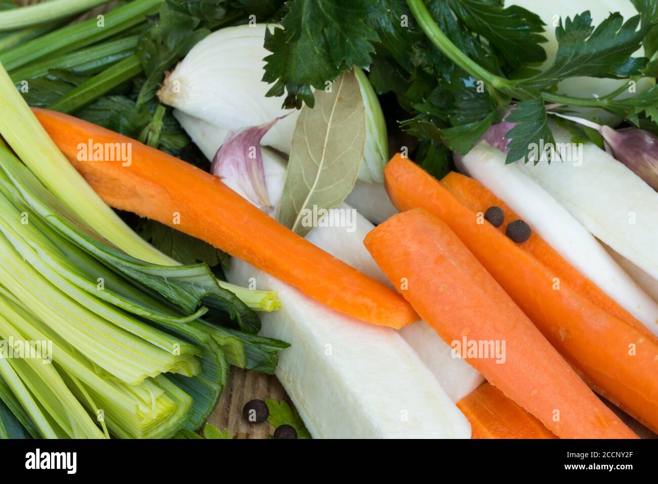 Vegetarian raw hi-res stock photography and images - Alamy