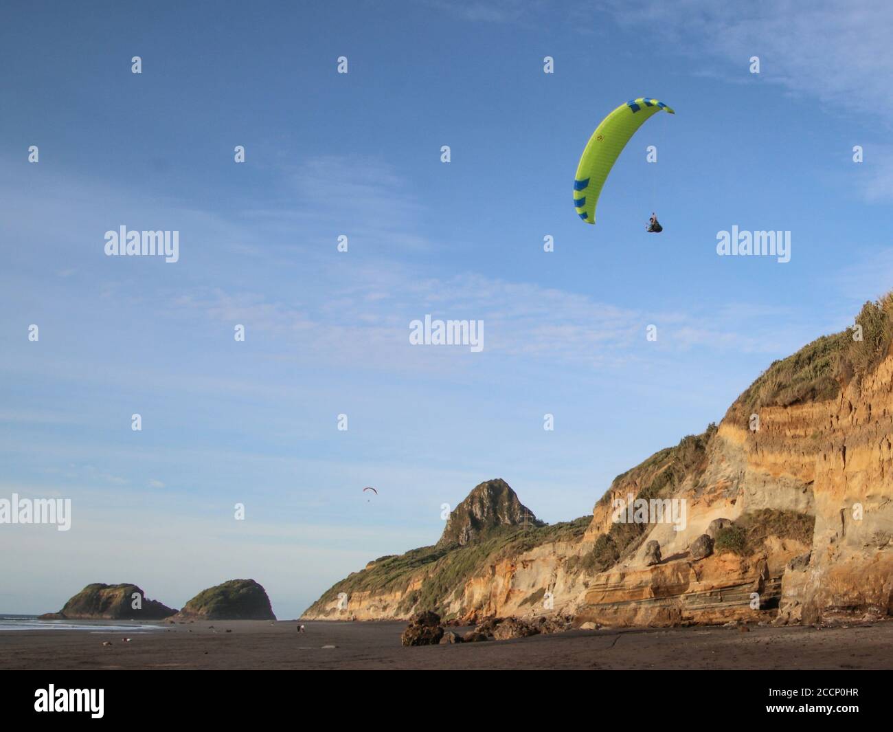 Beach with cliff hi-res stock photography and images - Alamy