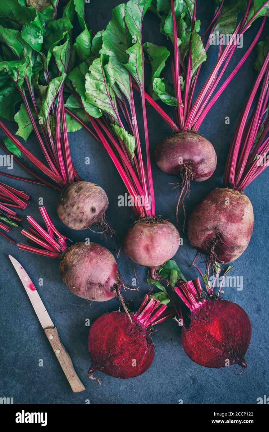 Beta vulgaris . Homegrown harvested red beetroots Stock Photo - Alamy