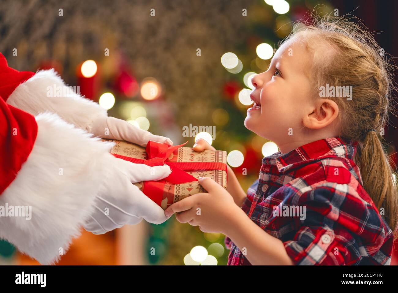 Merry Christmas and Happy Holidays! Hands of Santa Claus giving a x-mas ...