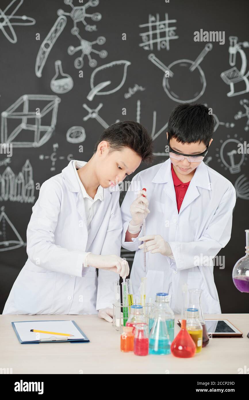 Chemistry group work Stock Photo - Alamy