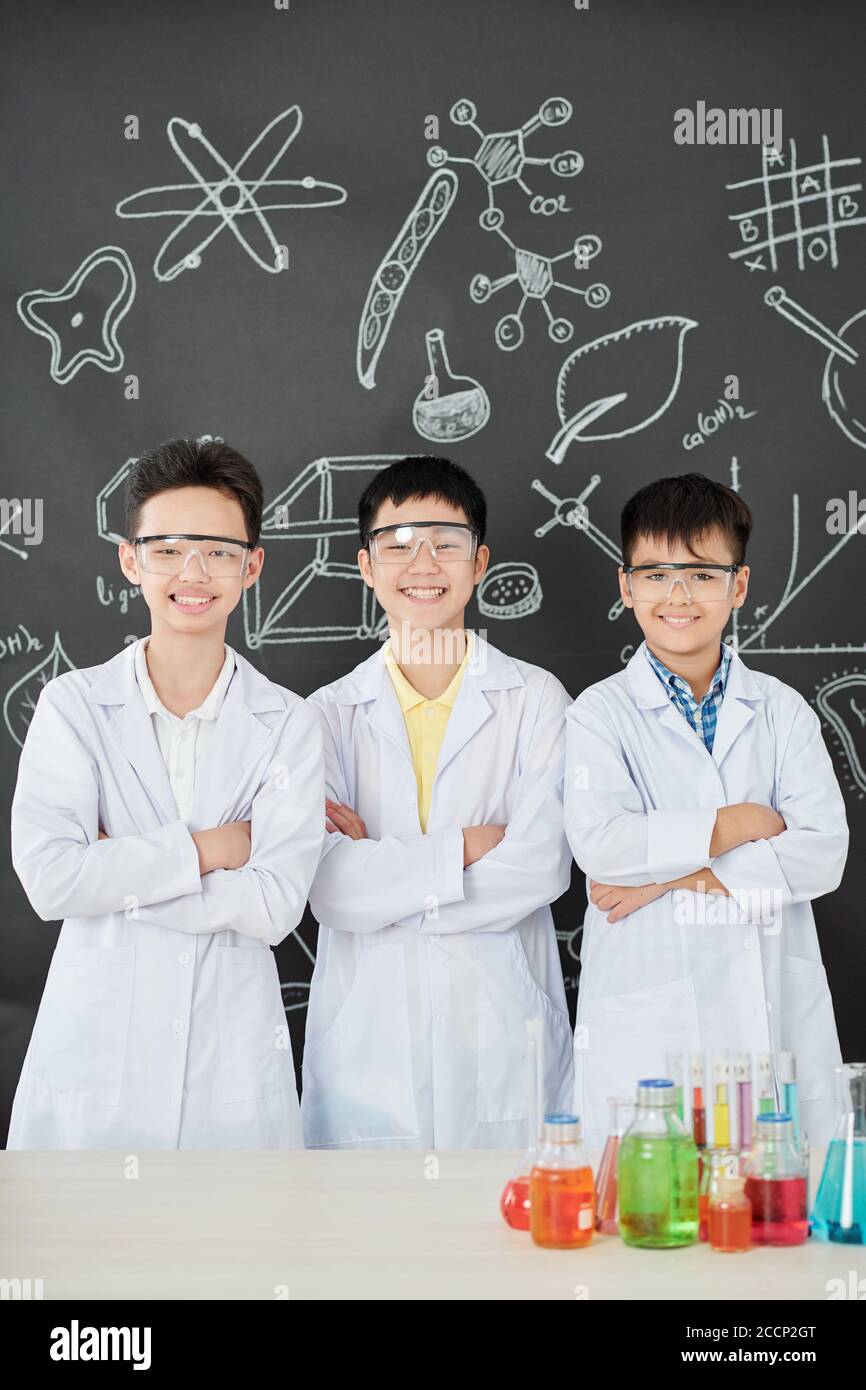 Students experiment physics hi-res stock photography and images - Alamy