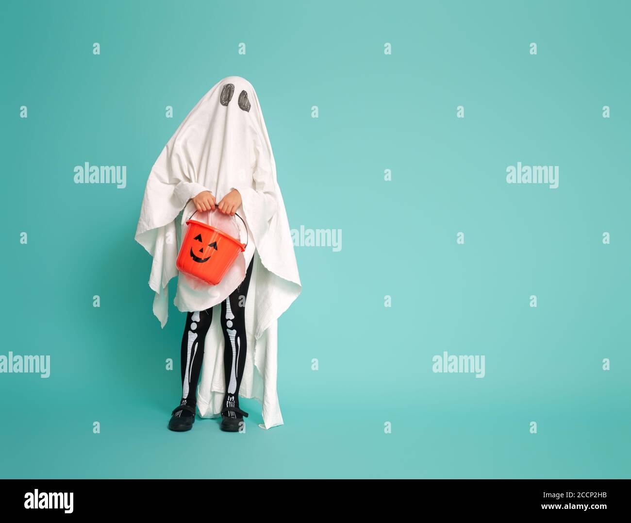 Little kid ghost hi-res stock photography and images - Alamy