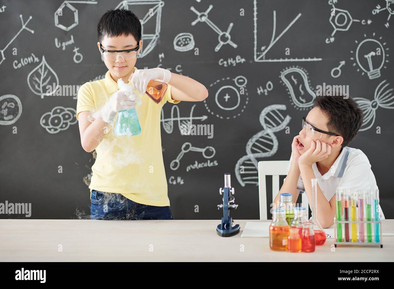 Students carrying out chemical experiment Stock Photo - Alamy