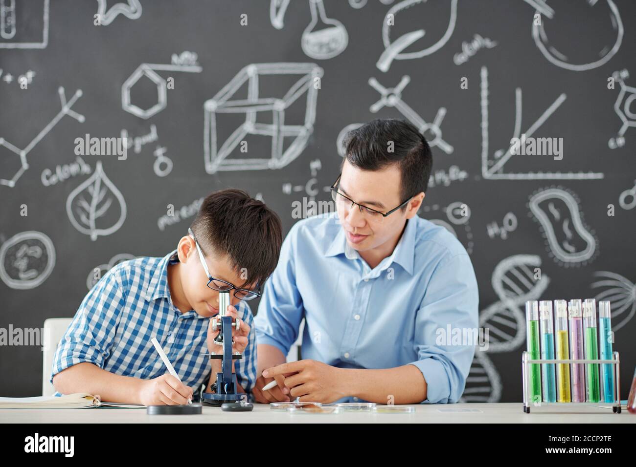 Physics tutor hi-res stock photography and images - Alamy