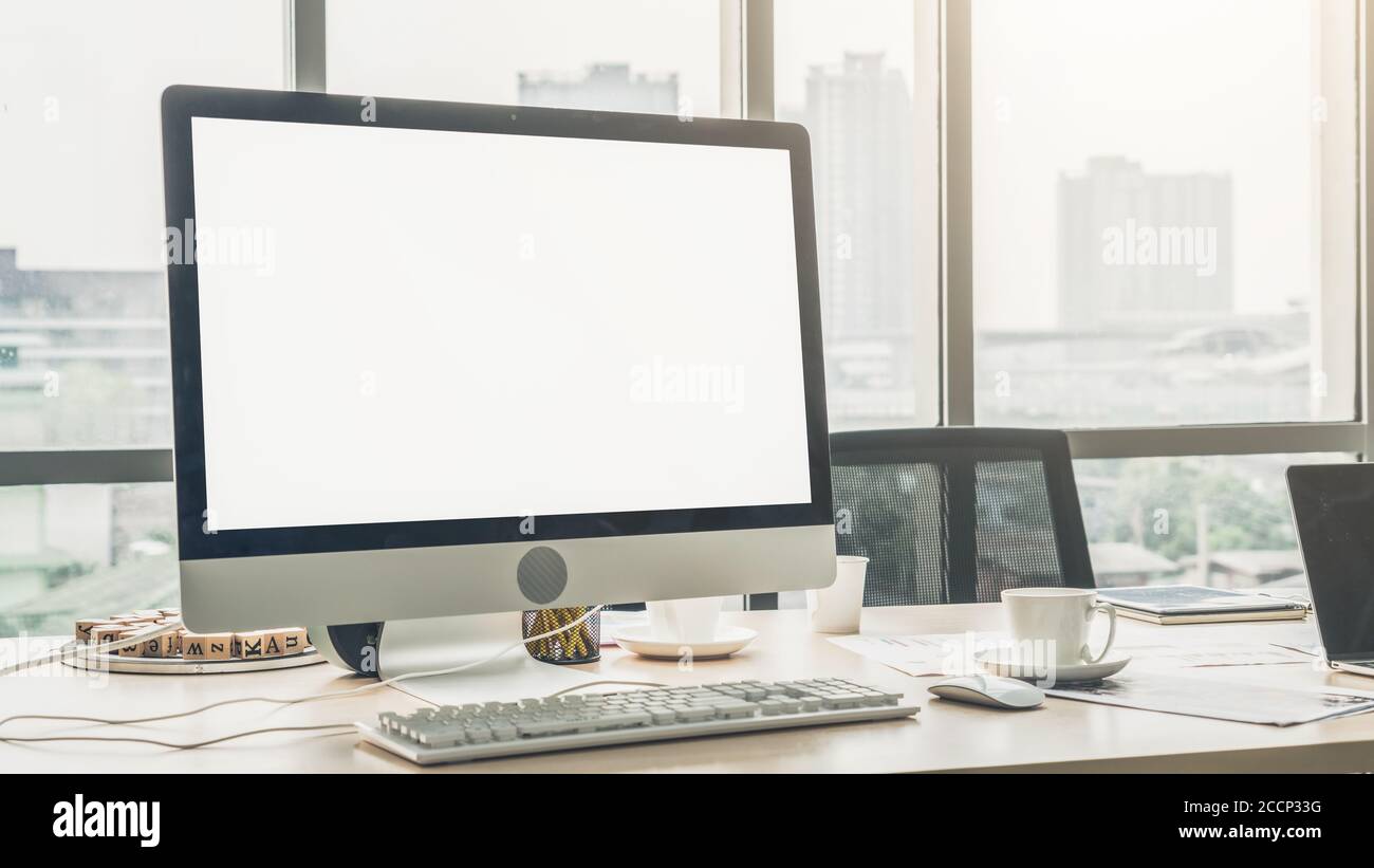 Empty computer monitor screen for design mock up template Stock Photo - Alamy