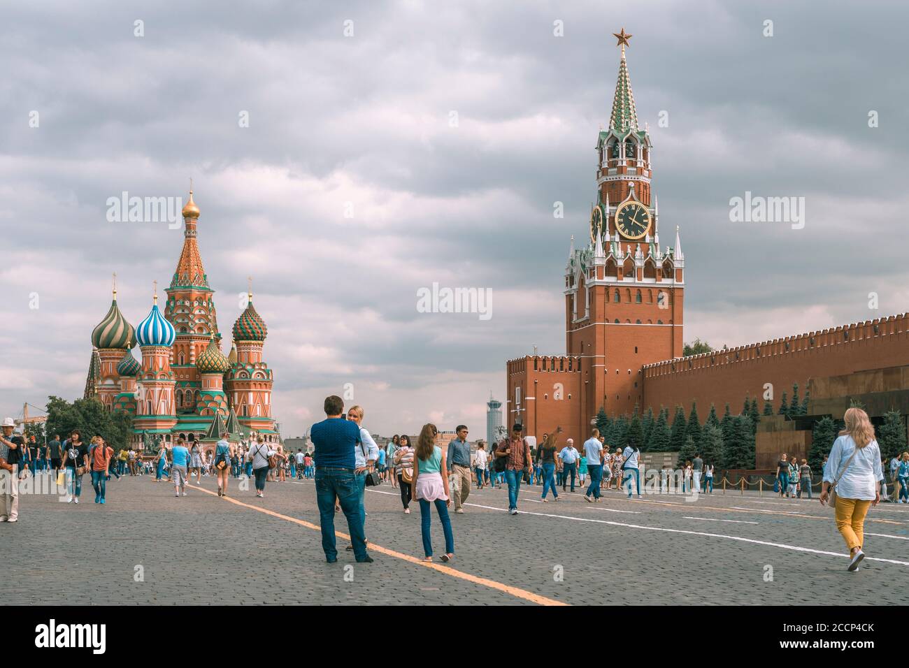 People in red square hi-res stock photography and images - Alamy