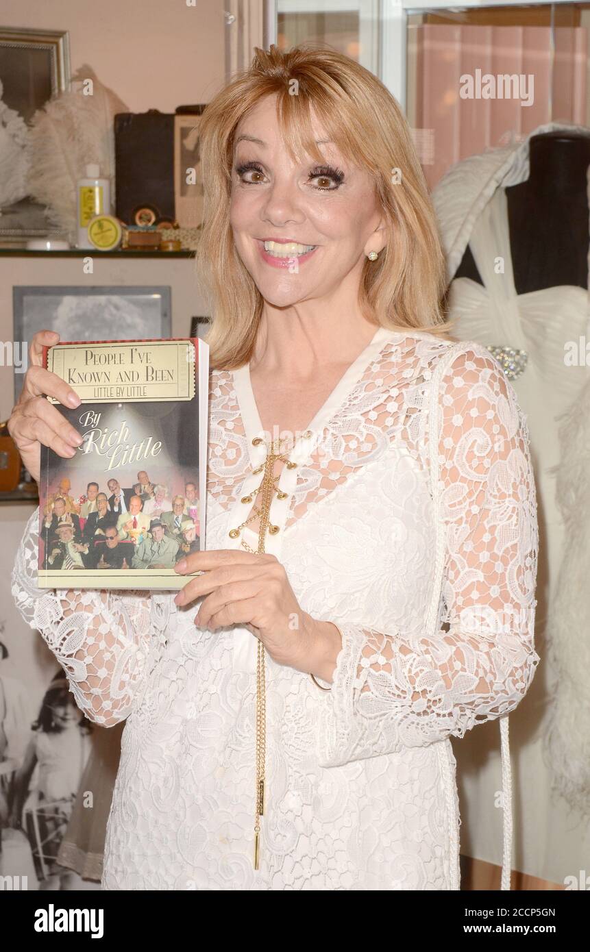 LOS ANGELES - JUN 2: Teresa Ganzel at the Rich Little signs People I've ...