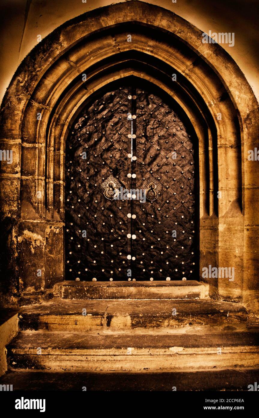 Gothic style door architecture hi-res stock photography and images - Alamy