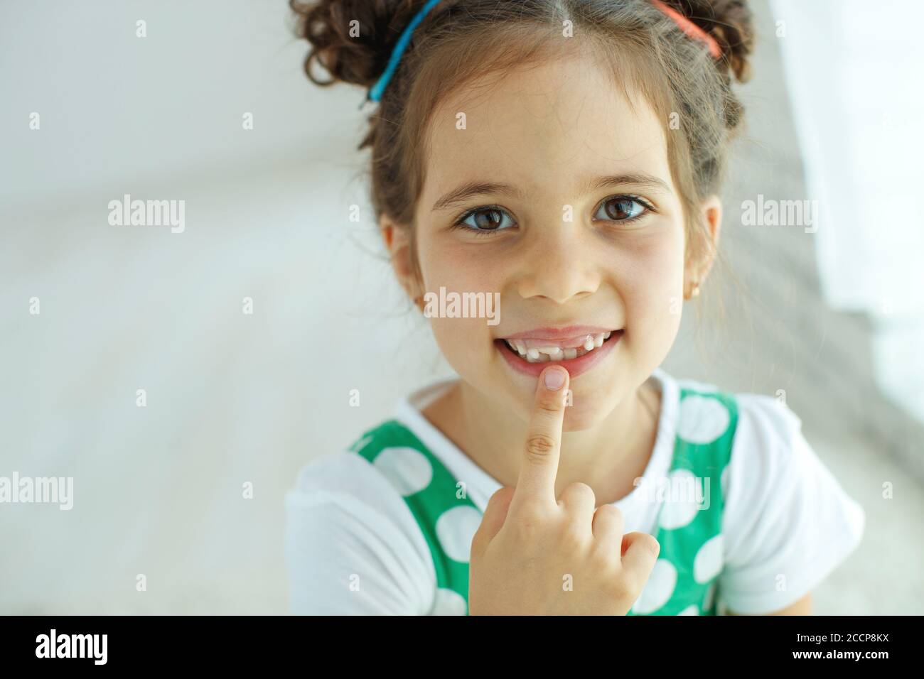 Little girl with no tooth. The child lost a tooth Stock Photo - Alamy