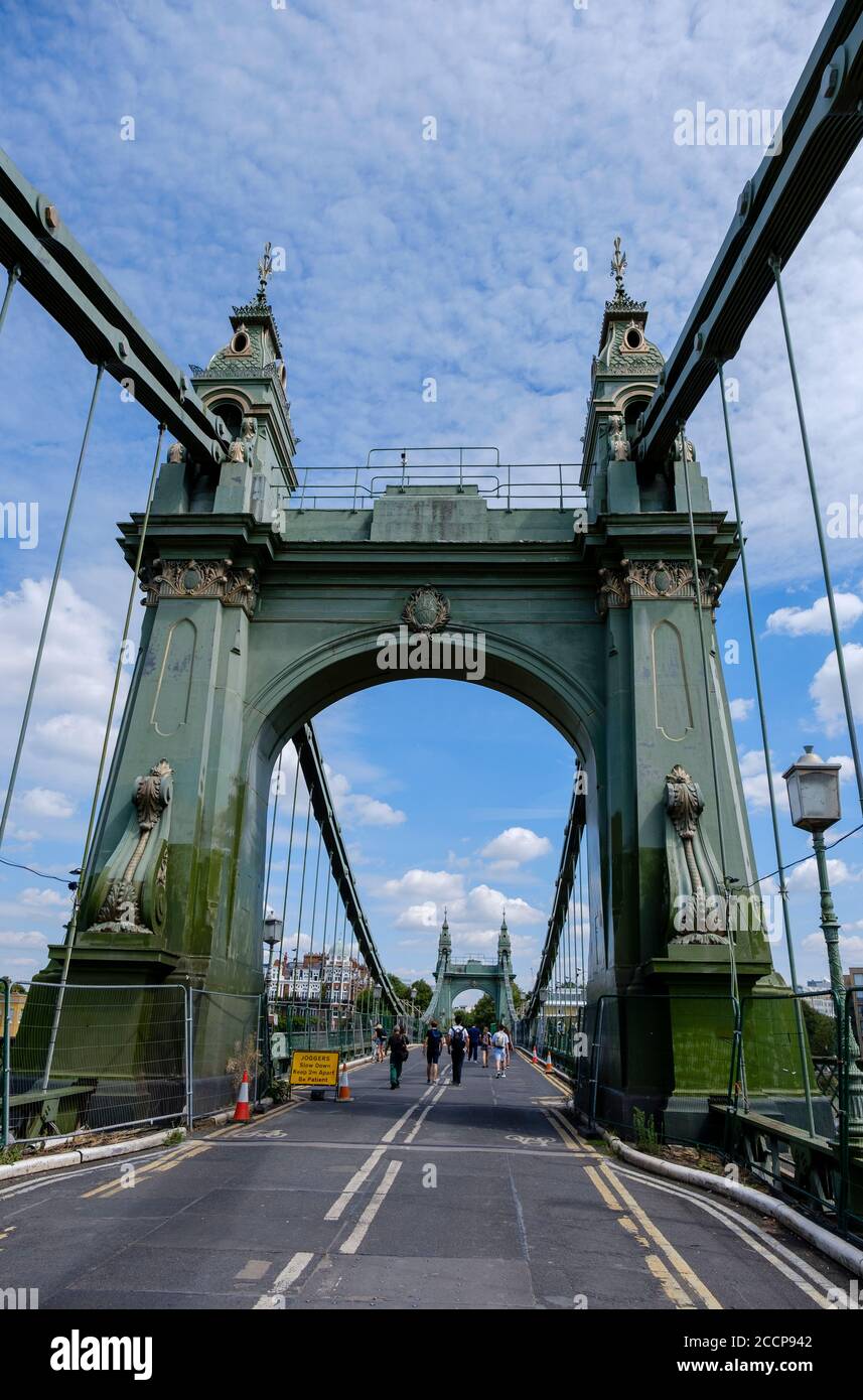 Hammersmith bridge suspension bridge river thames opened 1887 hi-res ...