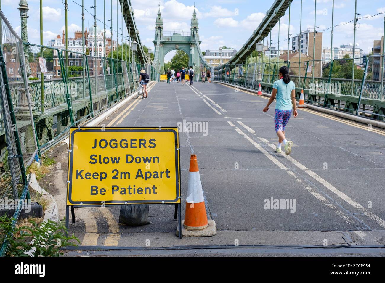 Hammersmith bridge suspension bridge river thames opened 1887 hi-res ...