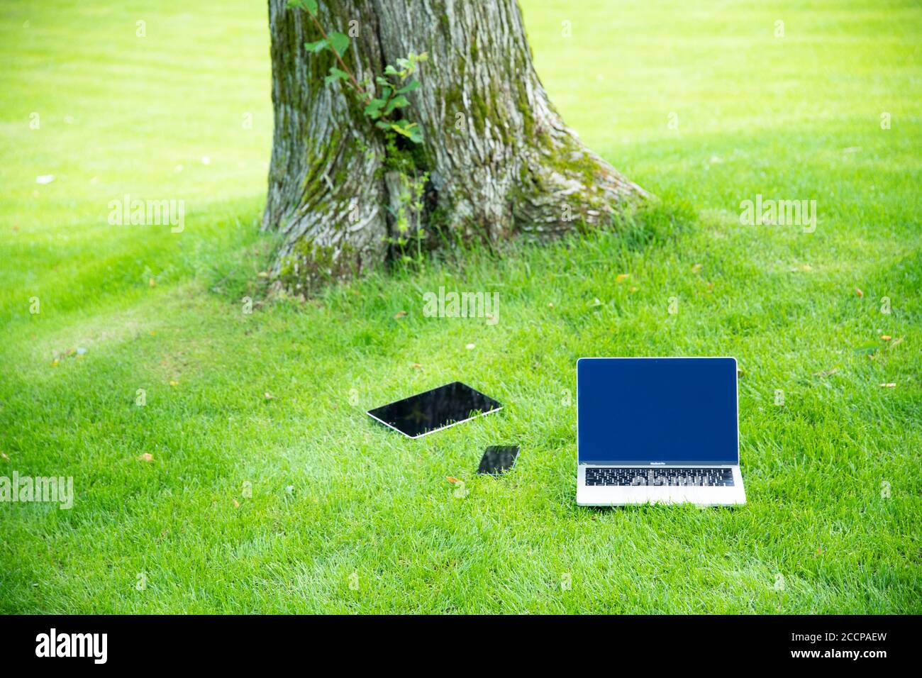Computer tablet 2020 hi-res stock photography and images - Alamy