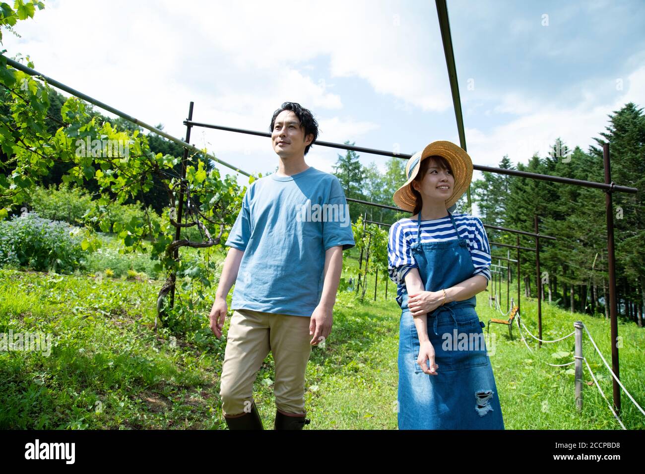 Farmer couple walking hi-res stock photography and images - Alamy