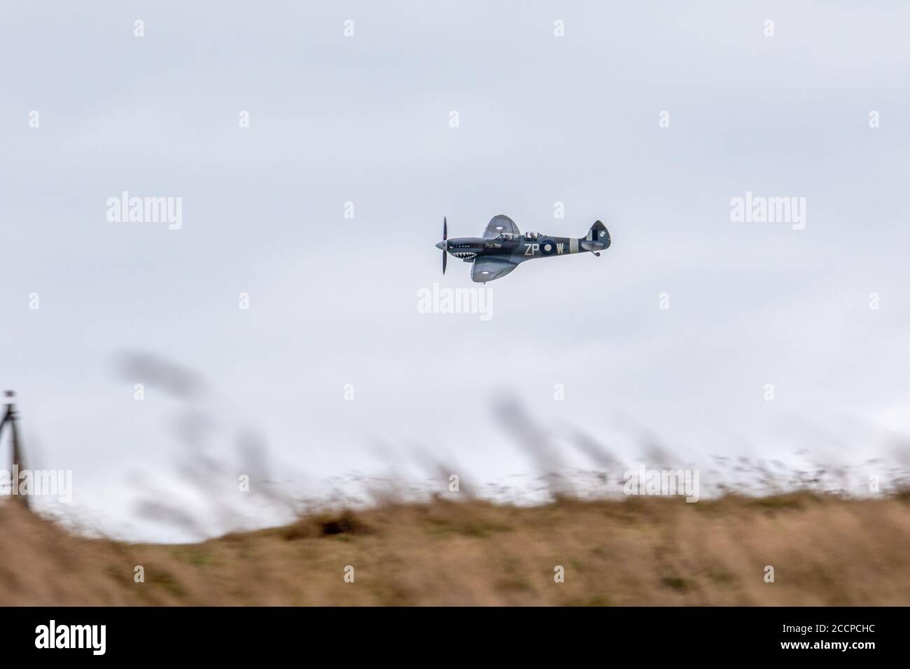Flying spitfire aviation hi-res stock photography and images - Alamy