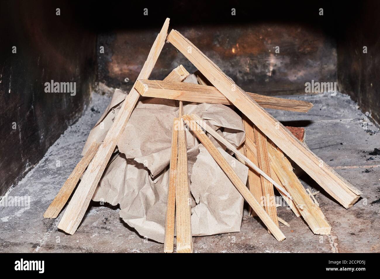 Paper and kindling wood waiting to be lit in a pizza oven Stock Photo ...