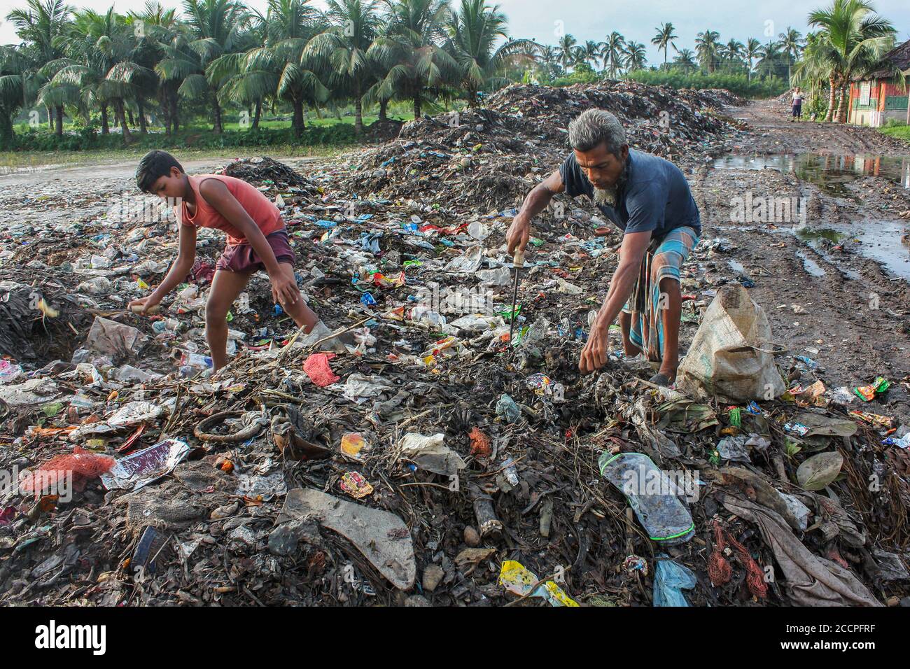 Dumpsite hi-res stock photography and images - Alamy
