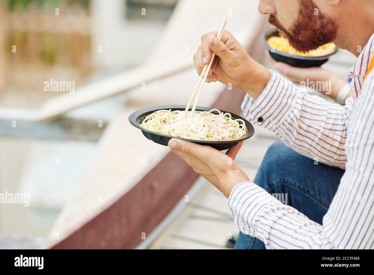 Construction worker eating hi-res stock photography and images - Alamy