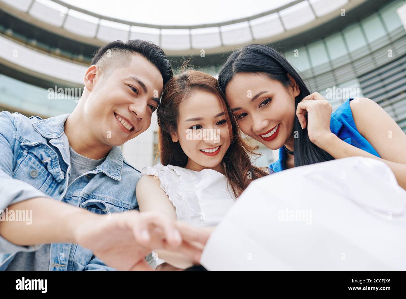 Positive shopping experience hi-res stock photography and images - Alamy