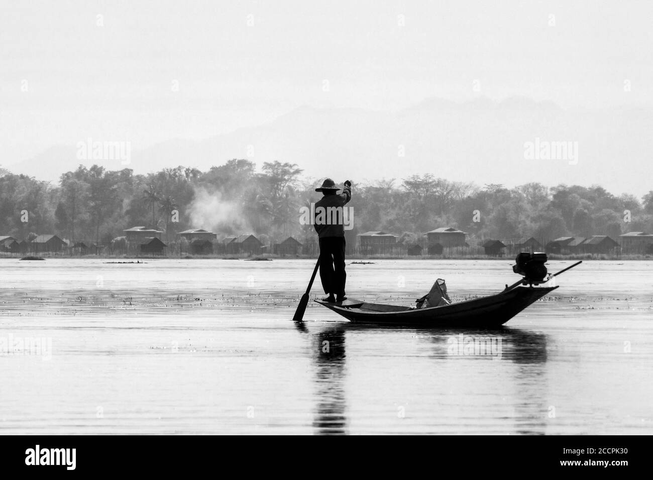 images from Myanmar, Lake Inle, his, famous leg-rowing of the Intha ...
