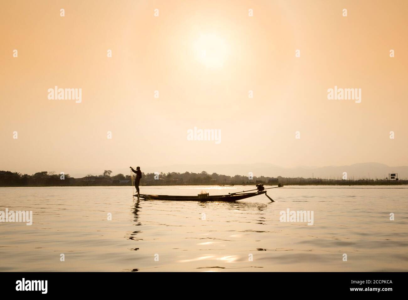 images from Myanmar, Lake Inle, his, famous leg-rowing of the Intha ...