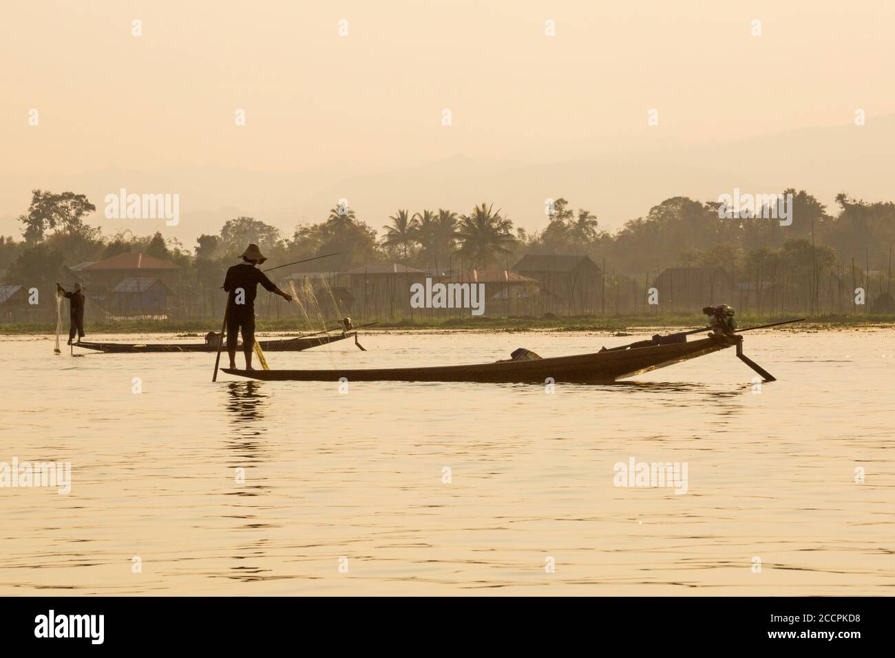 images from Myanmar, Lake Inle, his, famous leg-rowing of the Intha ...