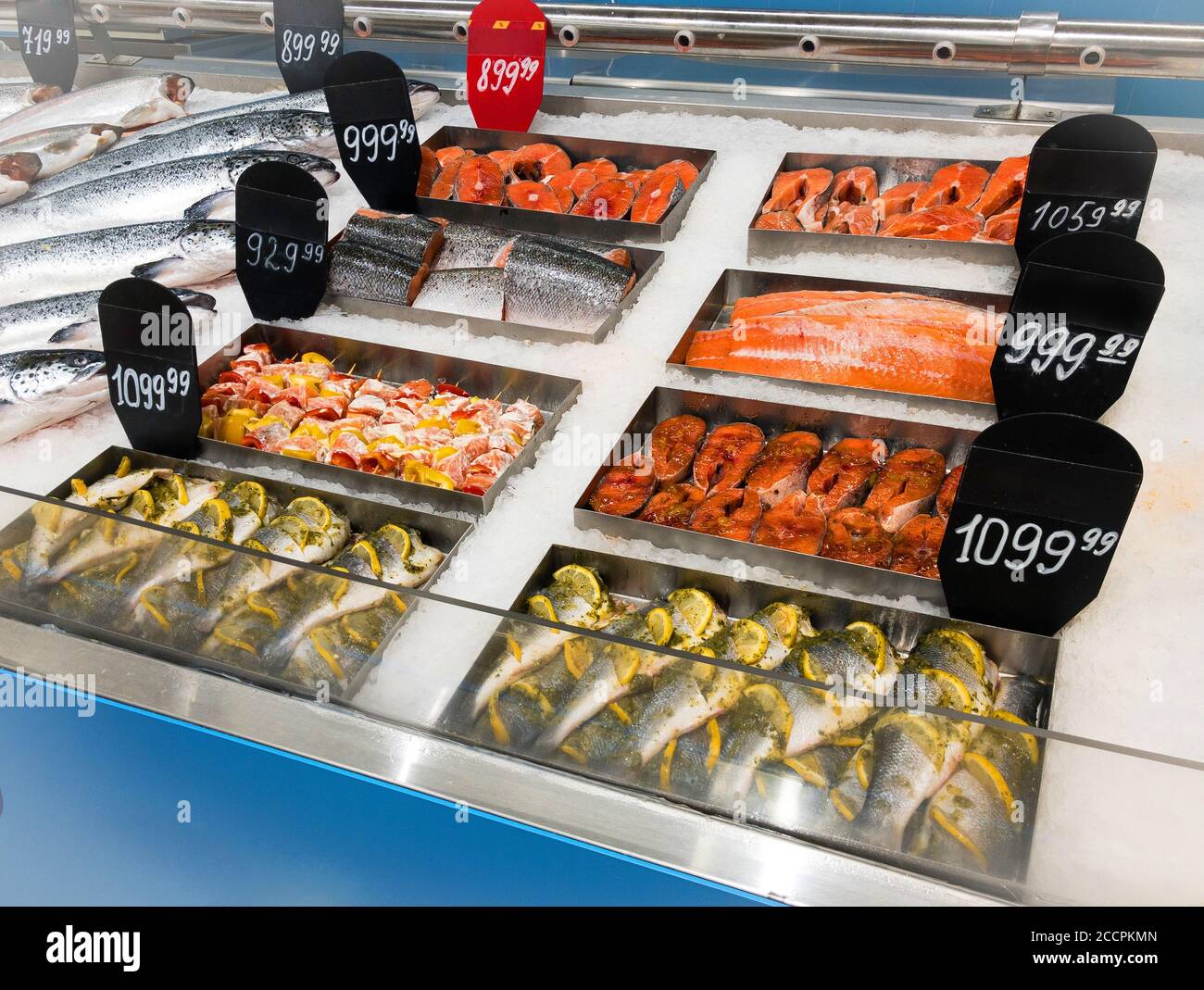 ice shelf in the fish market Stock Photo - Alamy