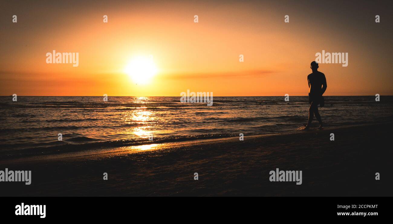 people in the sunset beach Stock Photo - Alamy