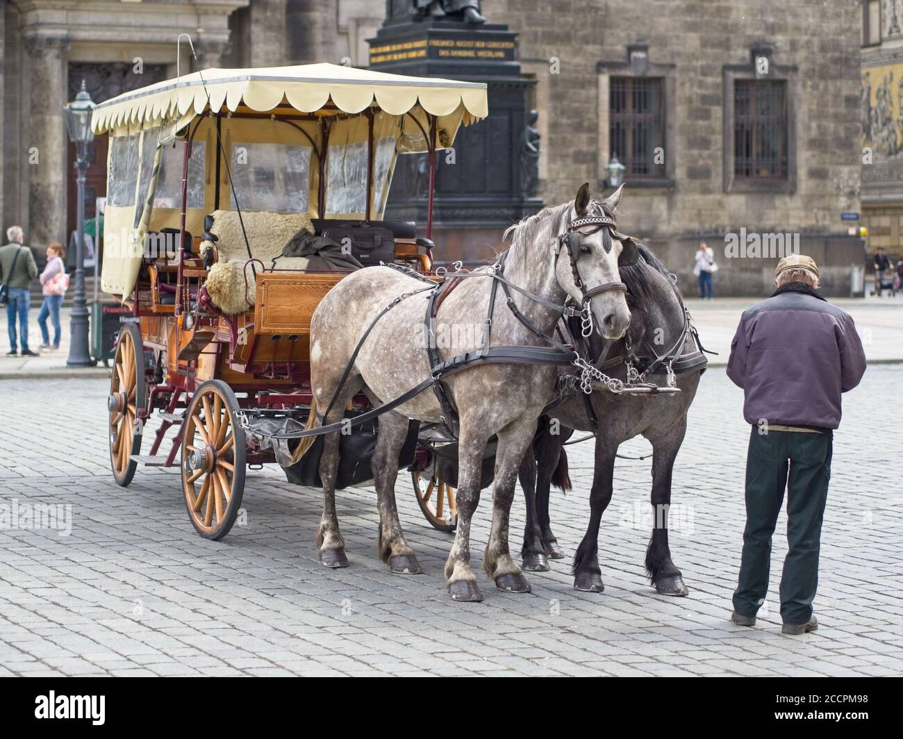 Empty horse drawn carriage hi-res stock photography and images - Alamy