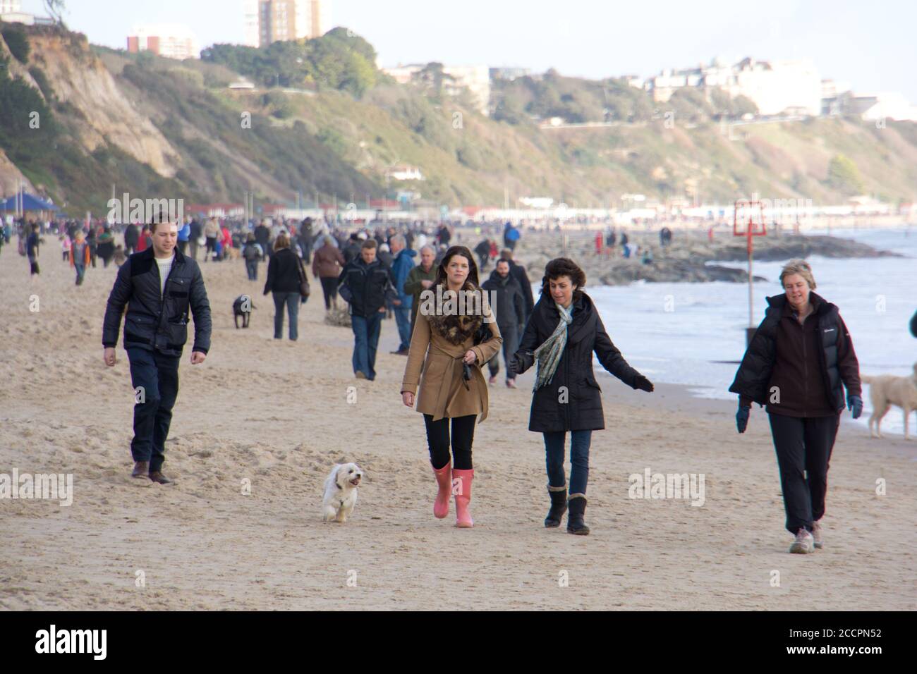Strolling along beach hi-res stock photography and images - Alamy