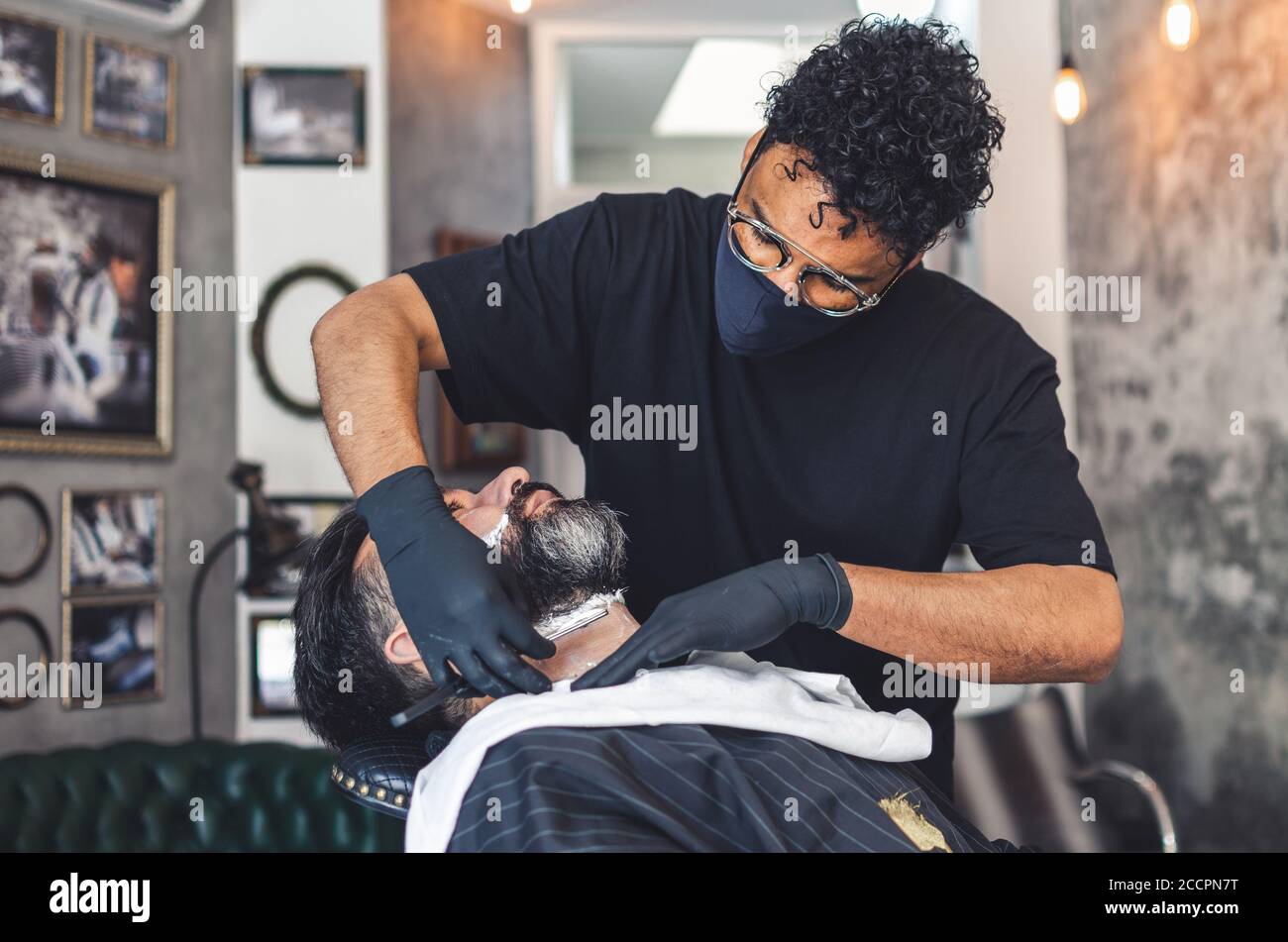 Shaving saloon hi-res stock photography and images - Alamy