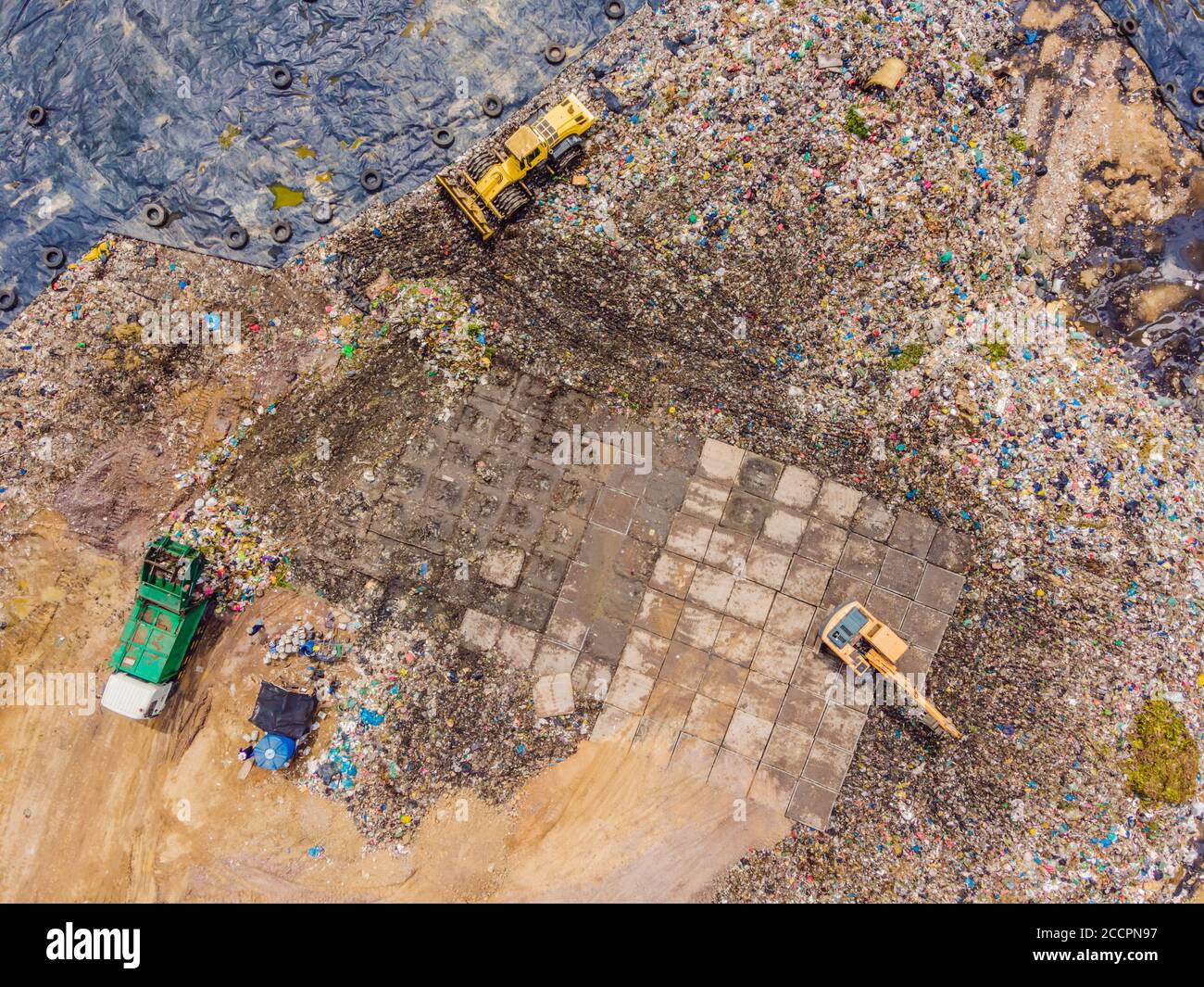 Rubbish solid waste management landfill hi-res stock photography and ...