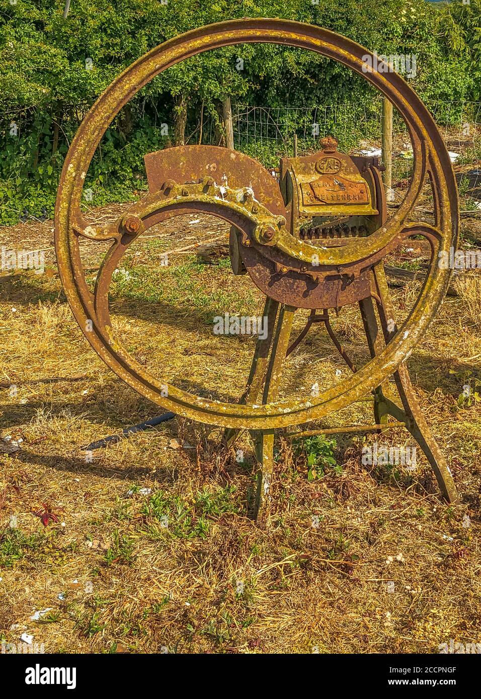 Old mangle hi-res stock photography and images - Alamy