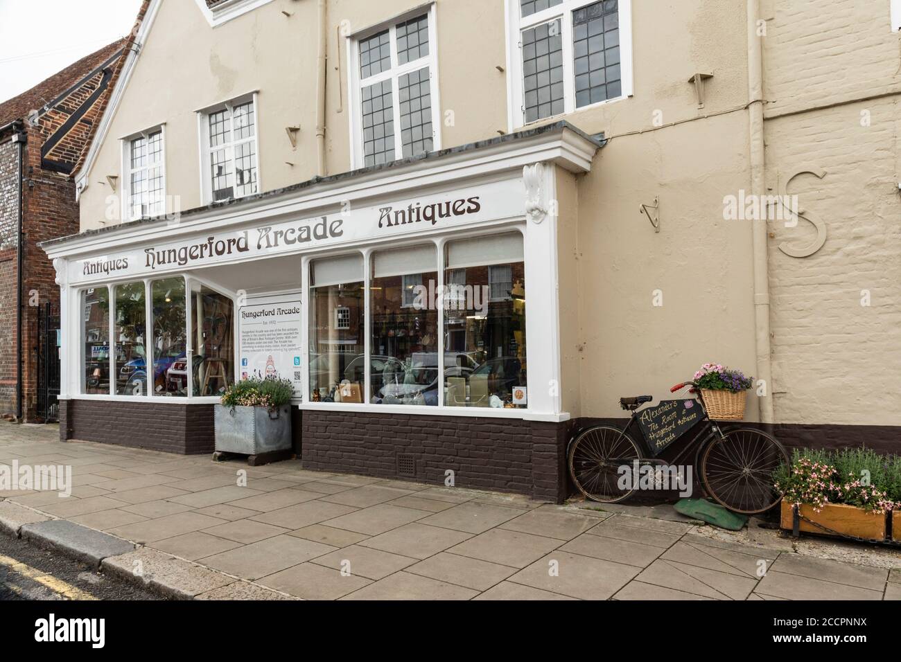High street arcade hi-res stock photography and images - Alamy