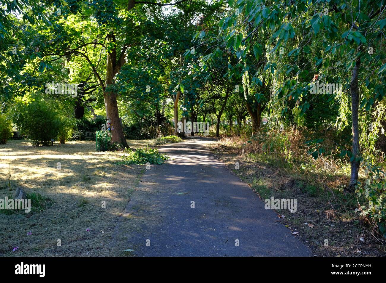 Lambeth Cemetery - Tooting London Stock Photo - Alamy