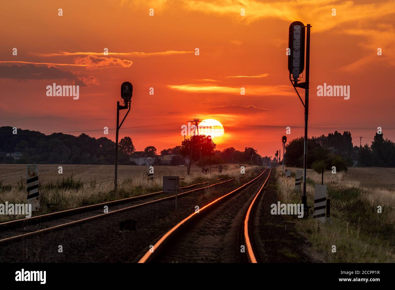 Sun setting over railroad hi-res stock photography and images - Alamy