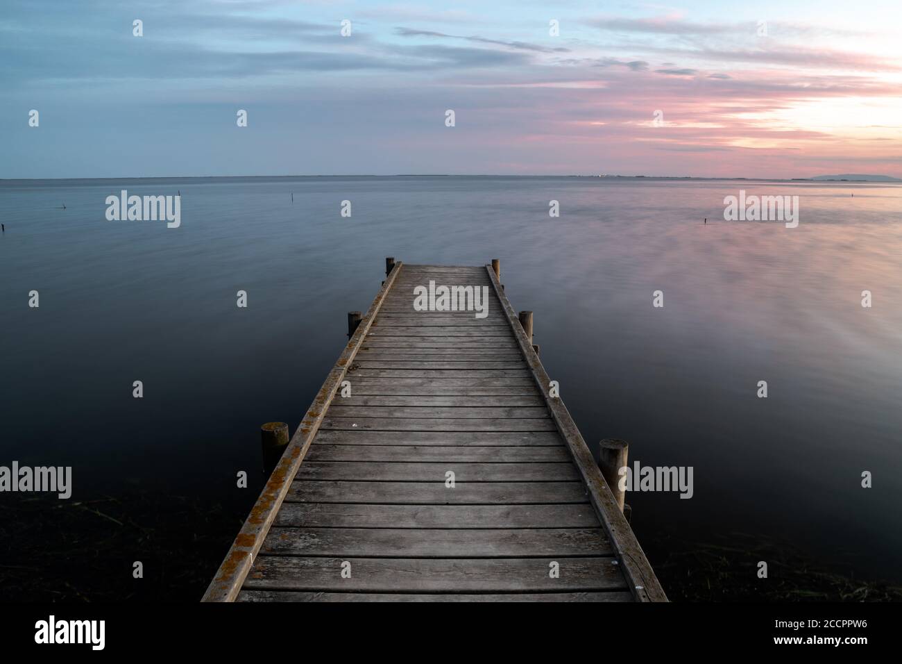 Lake walkway hi-res stock photography and images - Alamy