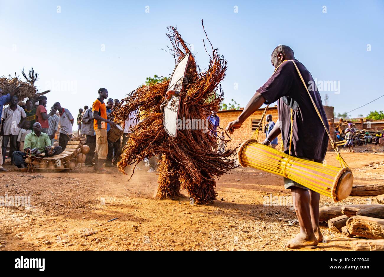 Bwa people traditional mask dance Stock Photo - Alamy