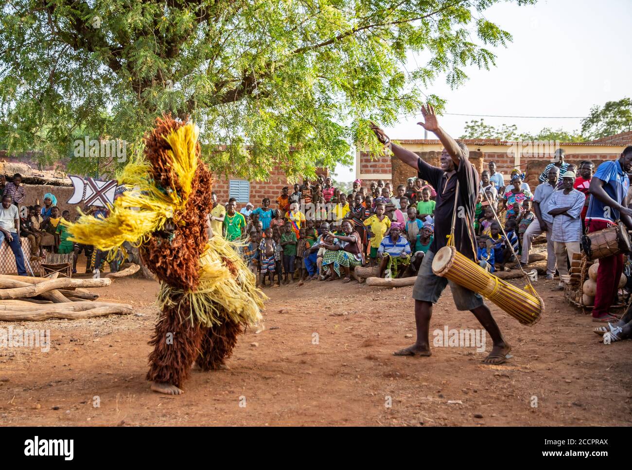West africa dance mask hi-res stock photography and images - Alamy
