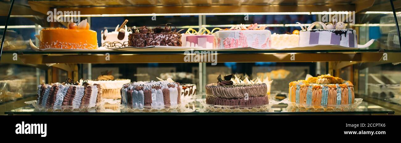 Pastry shop glass display with selection of cream or fruit cake Stock ...