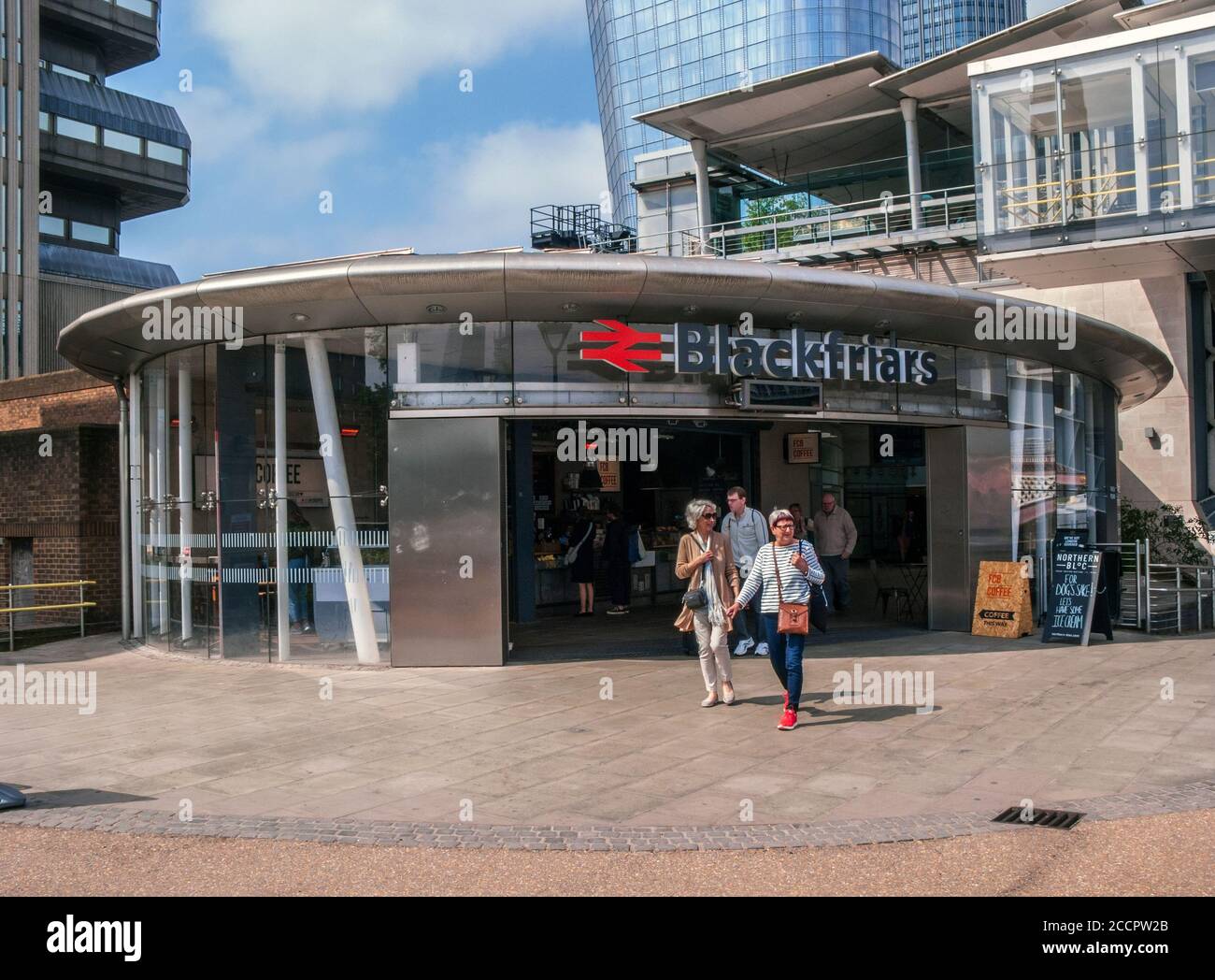 Blackfriars station hi-res stock photography and images - Alamy