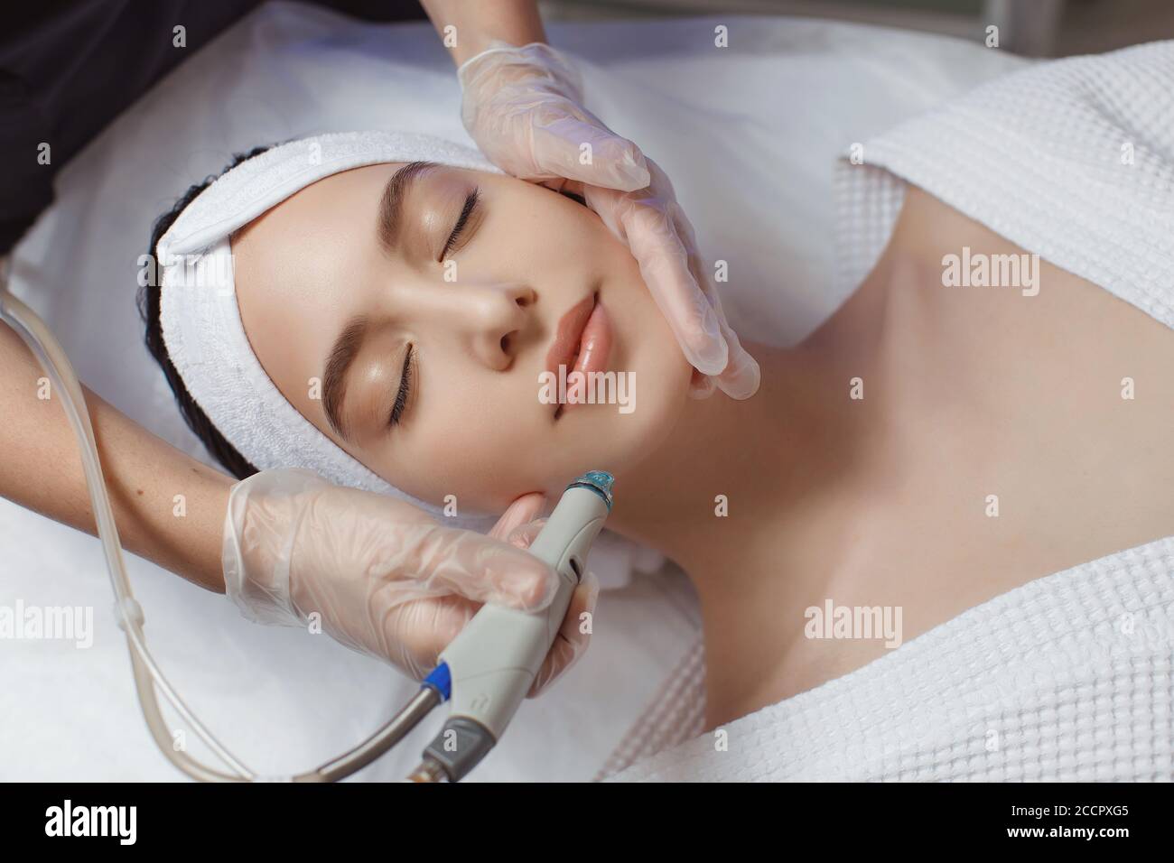 Hydrafacial procedure hi-res stock photography and images - Alamy