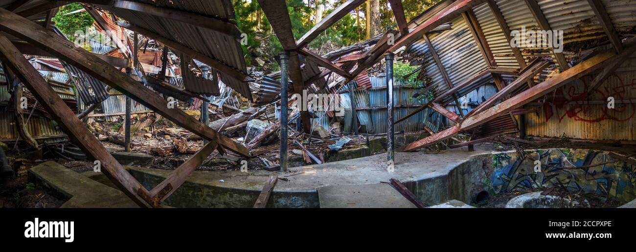 Broken down shack hi-res stock photography and images - Alamy