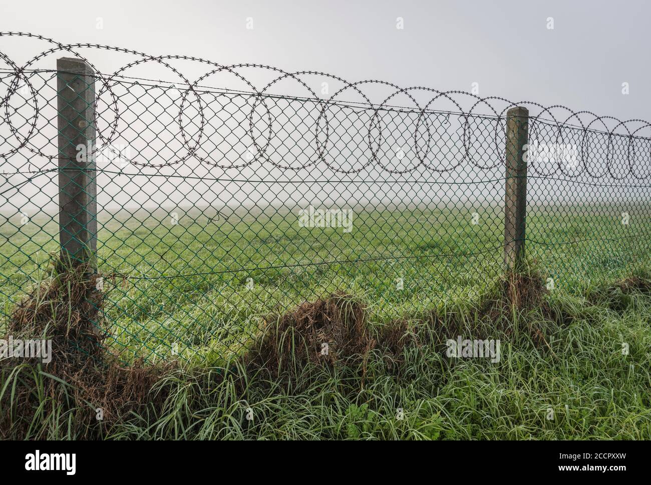 Keep out fence hi-res stock photography and images - Alamy