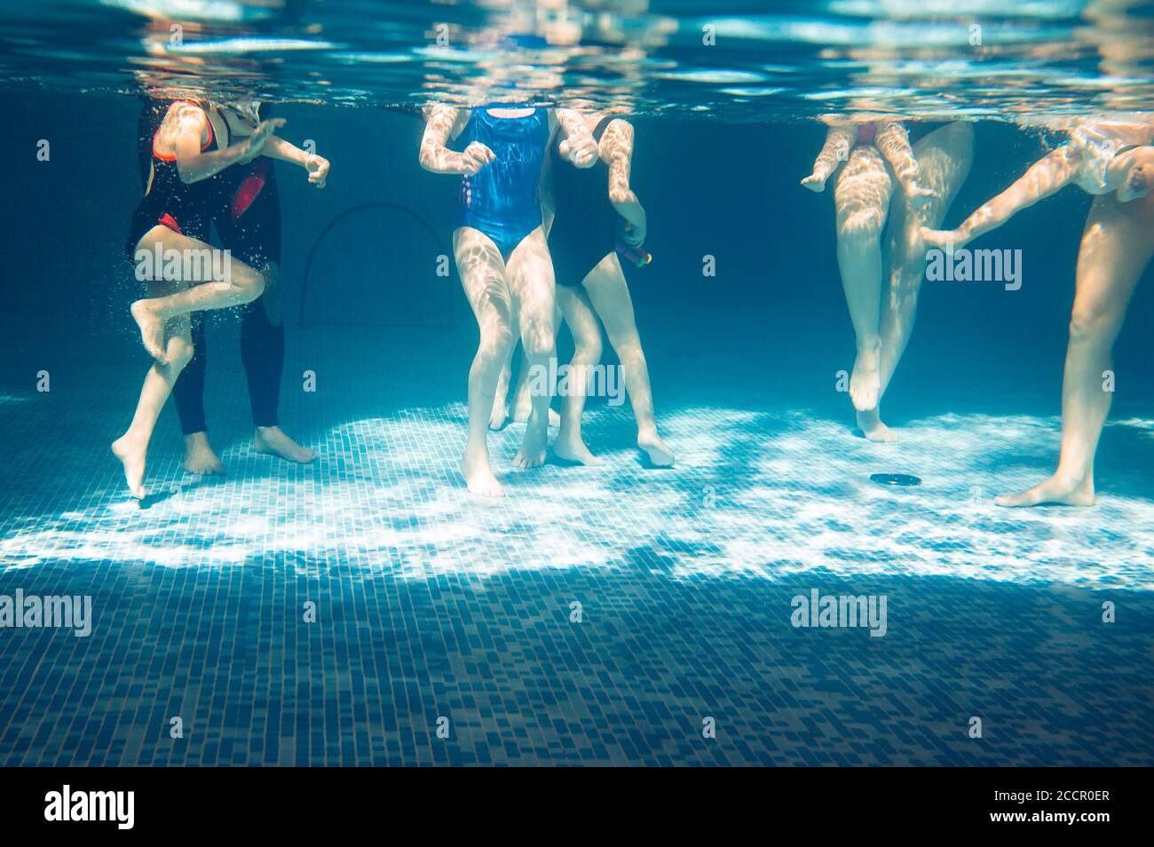 Kids swimming underwater summer friends hi-res stock photography and ...