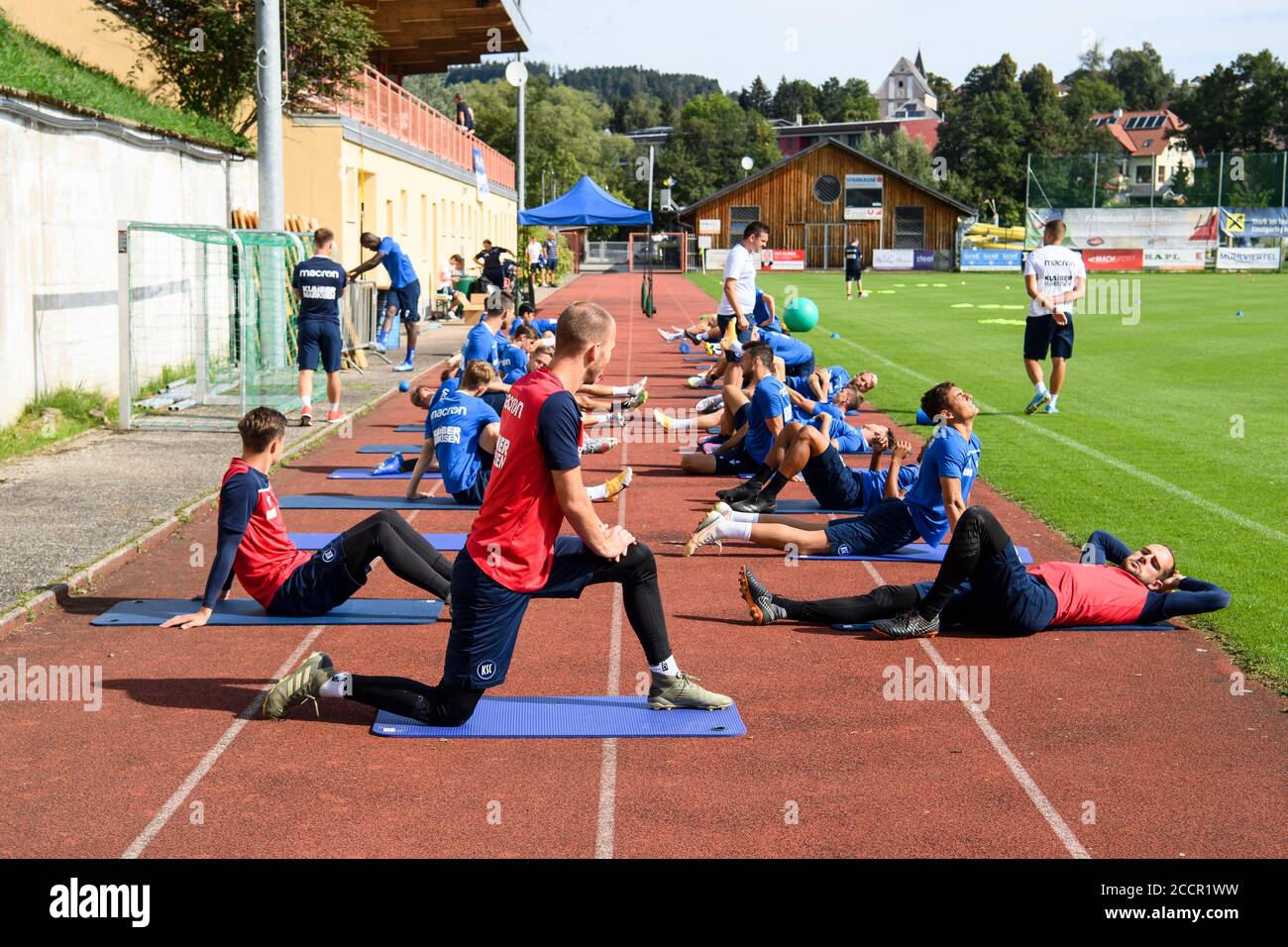 Footballer stretching hi-res stock photography and images - Alamy