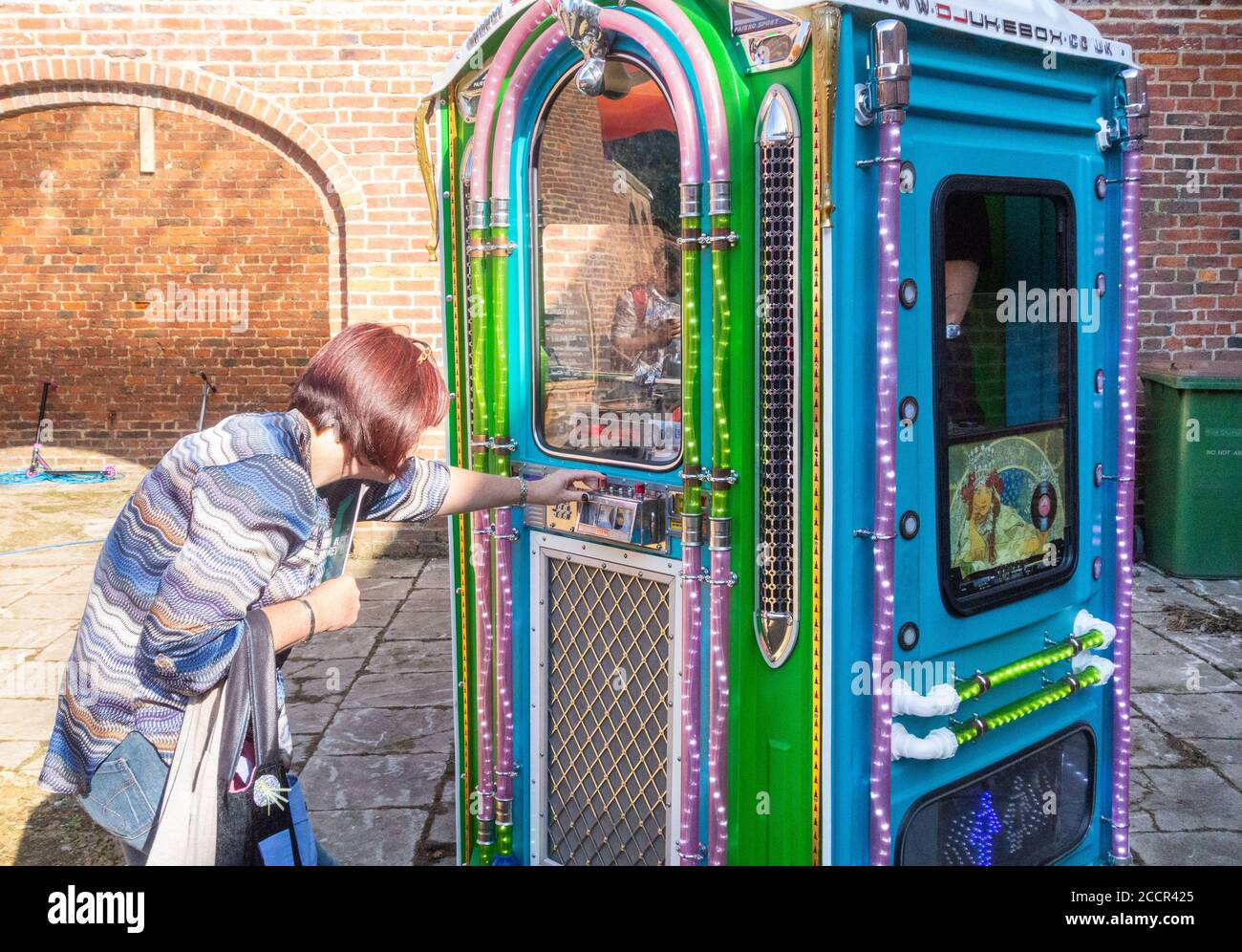 Human jukebox hi-res stock photography and images - Alamy