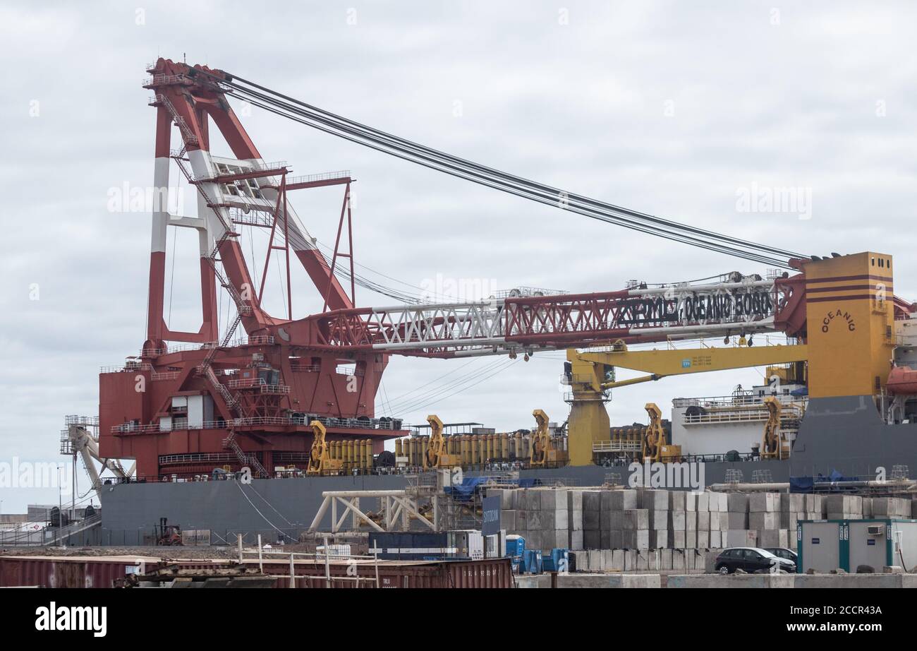 Offshore heavy lift hi-res stock photography and images - Alamy