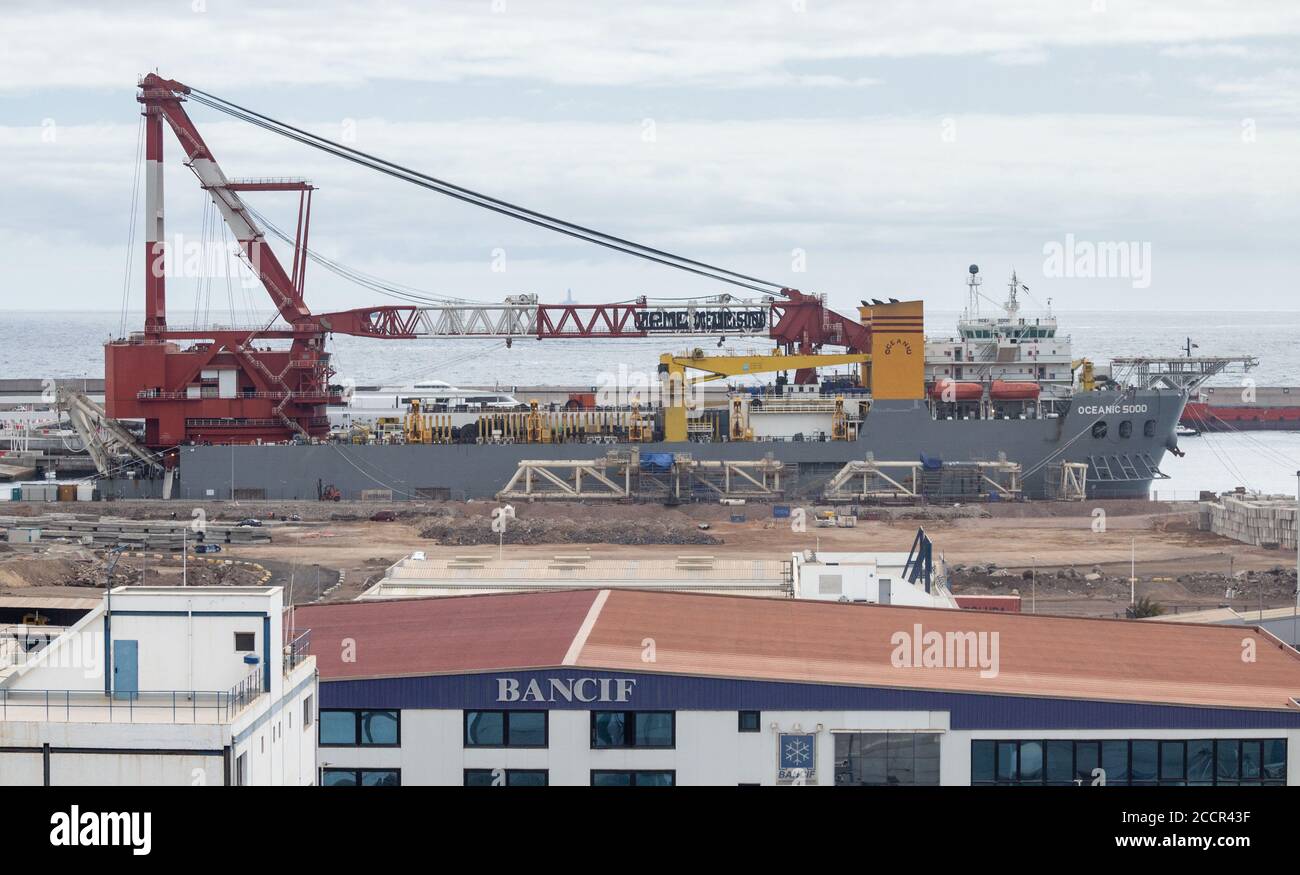 Offshore heavy lift hi-res stock photography and images - Alamy